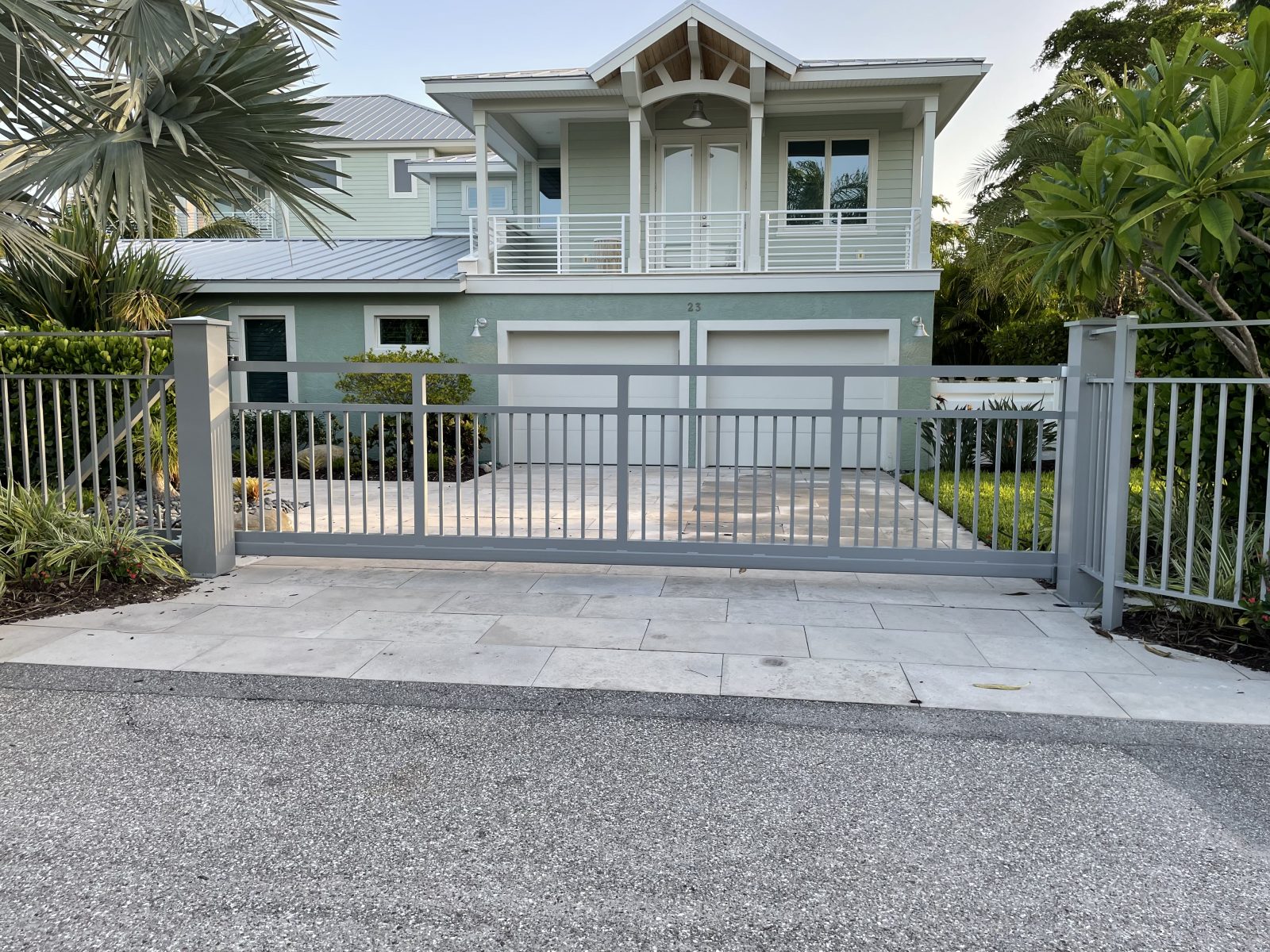Stylish gates at Golf Course Residences in Florida - DuraGates : The ...